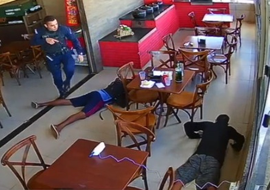 Vídeo: Homens furtam veículo, vão a padaria e são presos enquanto ...