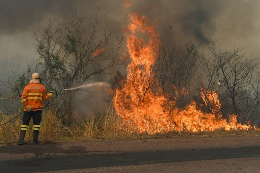 Ao enfrentar incêndios, governo Lula avança pouco sobre anterior