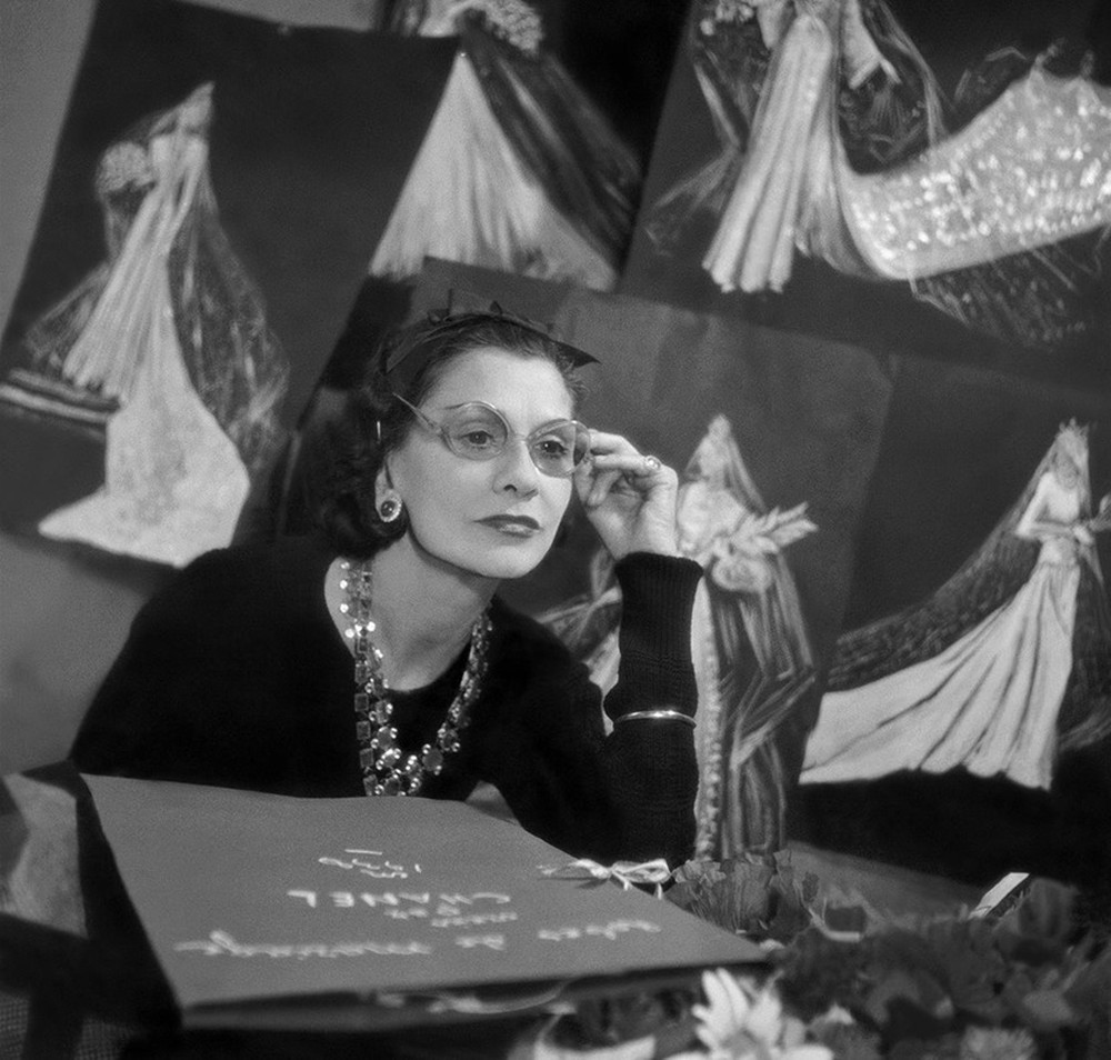 Exposição, biografia, doc e série exaltam Coco Chanel e buscam ...