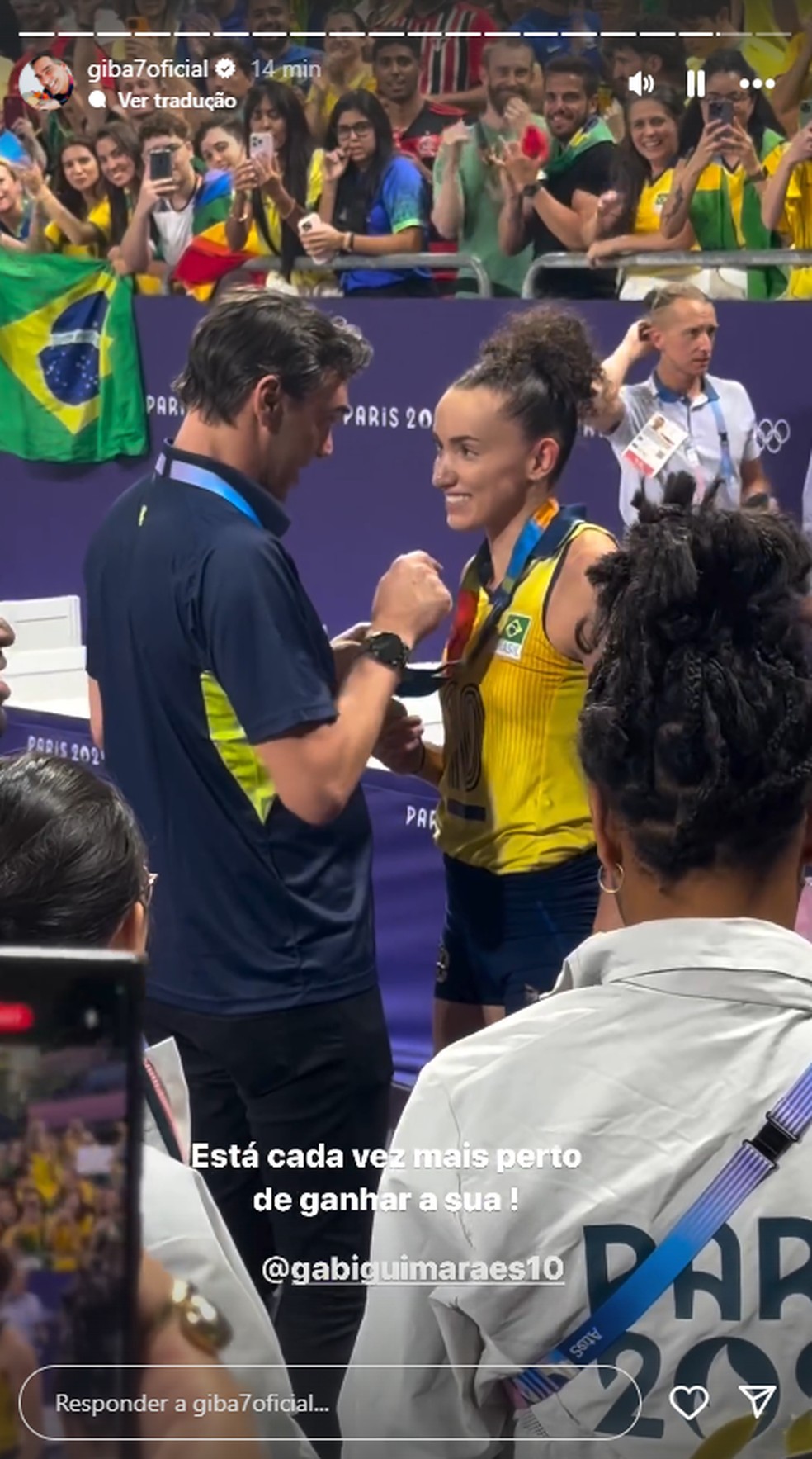 Paris-2024: Giba põe sua medalha de ouro em Gabi, destaque da seleção ...