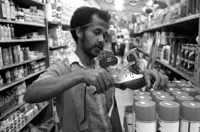 Como Plano Collor confiscou dinheiro da classe média e afundou economia?