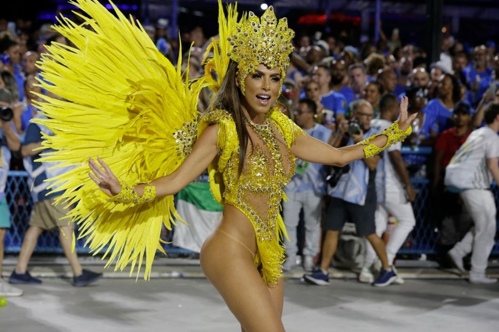 Musas do carnaval 2023 apostam em figurinos que tapam apenas áreas estratégicas; veja fotos