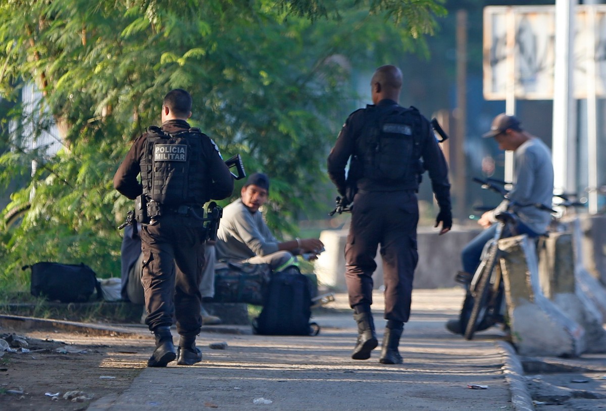 PM segue na Maré um dia após operação deixar um agente do Bope morto e ...