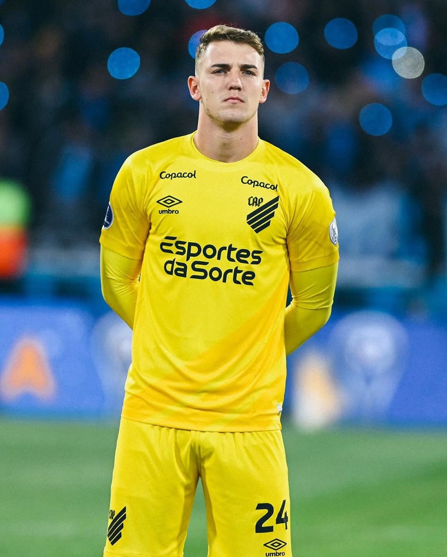 Acertado com o Botafogo, Léo Linck desembarca no Rio de Janeiro nesta ...