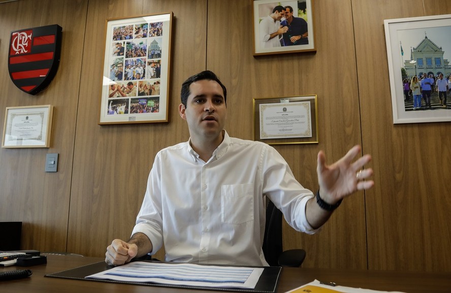 'Oportunismo e interesses escusos': prefeito do Rio rebate ação do ...