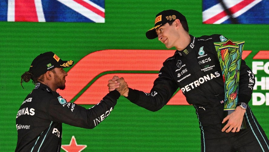 Russell rebate críticas de Hamilton sobre Mercedes e diz que rival deve ...