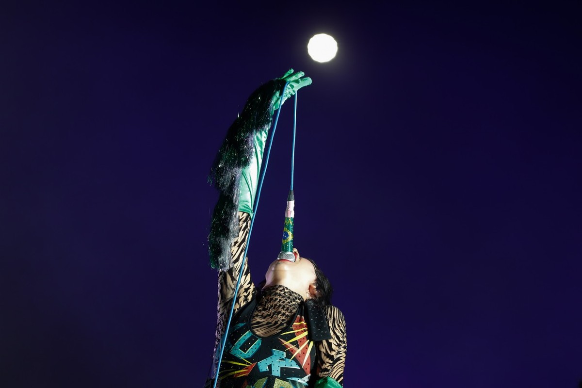 Yeah Yeah Yeahs leva baile pós-punk ao The Town, com ritual de ...