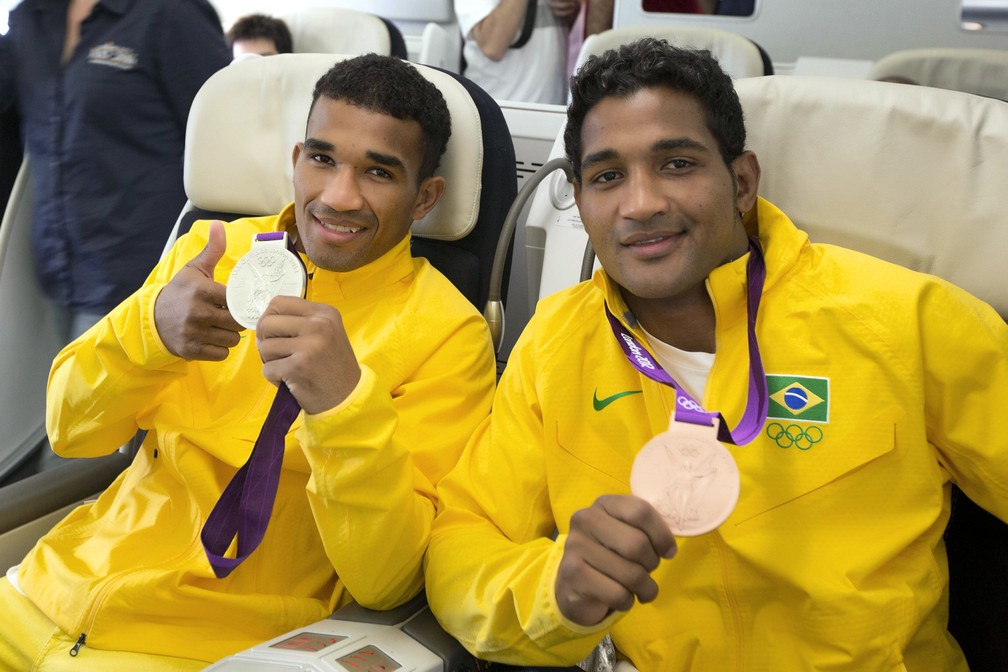 Treze anos após medalha histórica, Esquiva Falcão abre academia e será ...