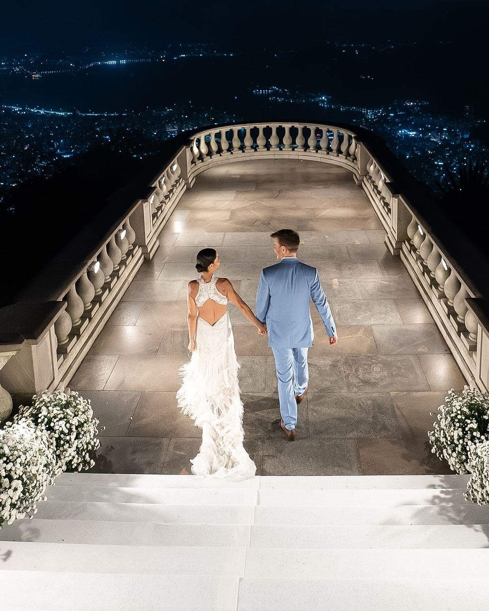 Thais Fersoza abre álbum de fotos de renovação dos votos de casamento ...