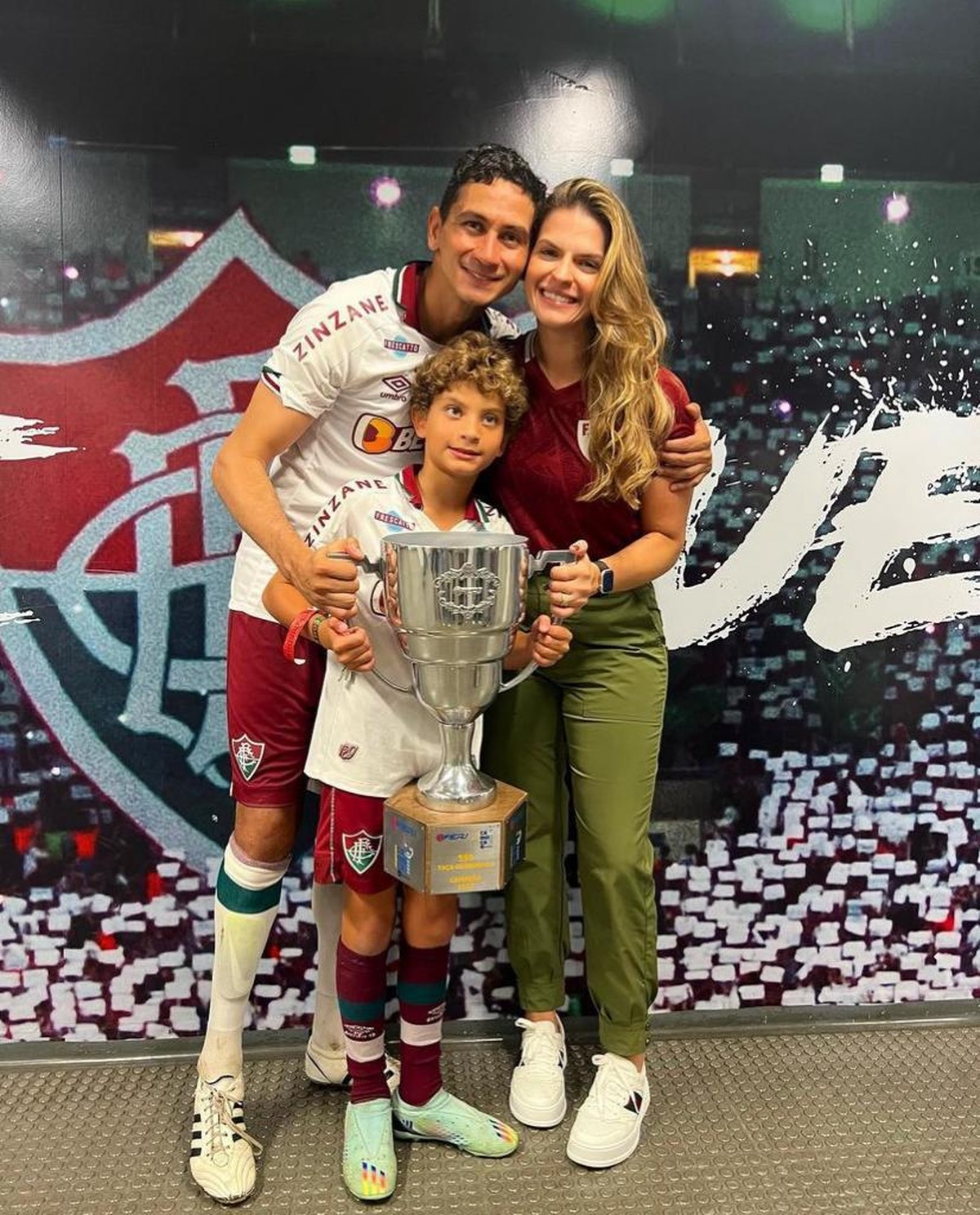 Barrada no Engenhão, mulher de Ganso cita bate-boca e diverge de versão ...