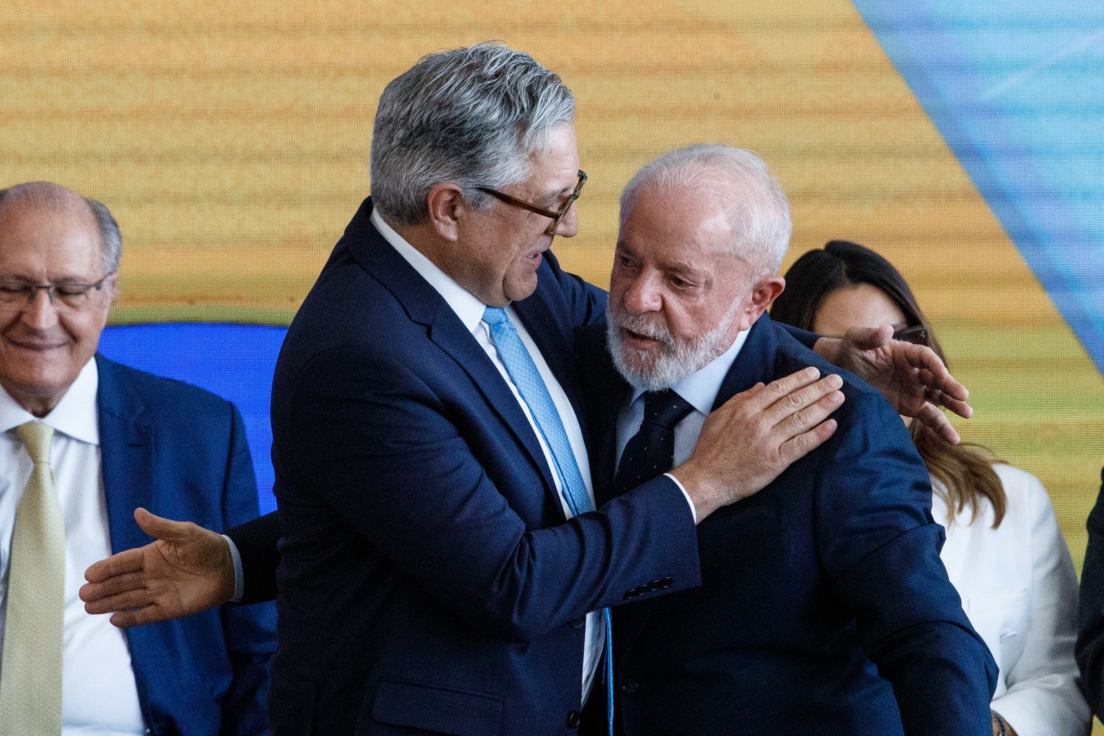 Taxa do aço, big techs e Eduardo Bolsonaro: o risco Trump e a ...