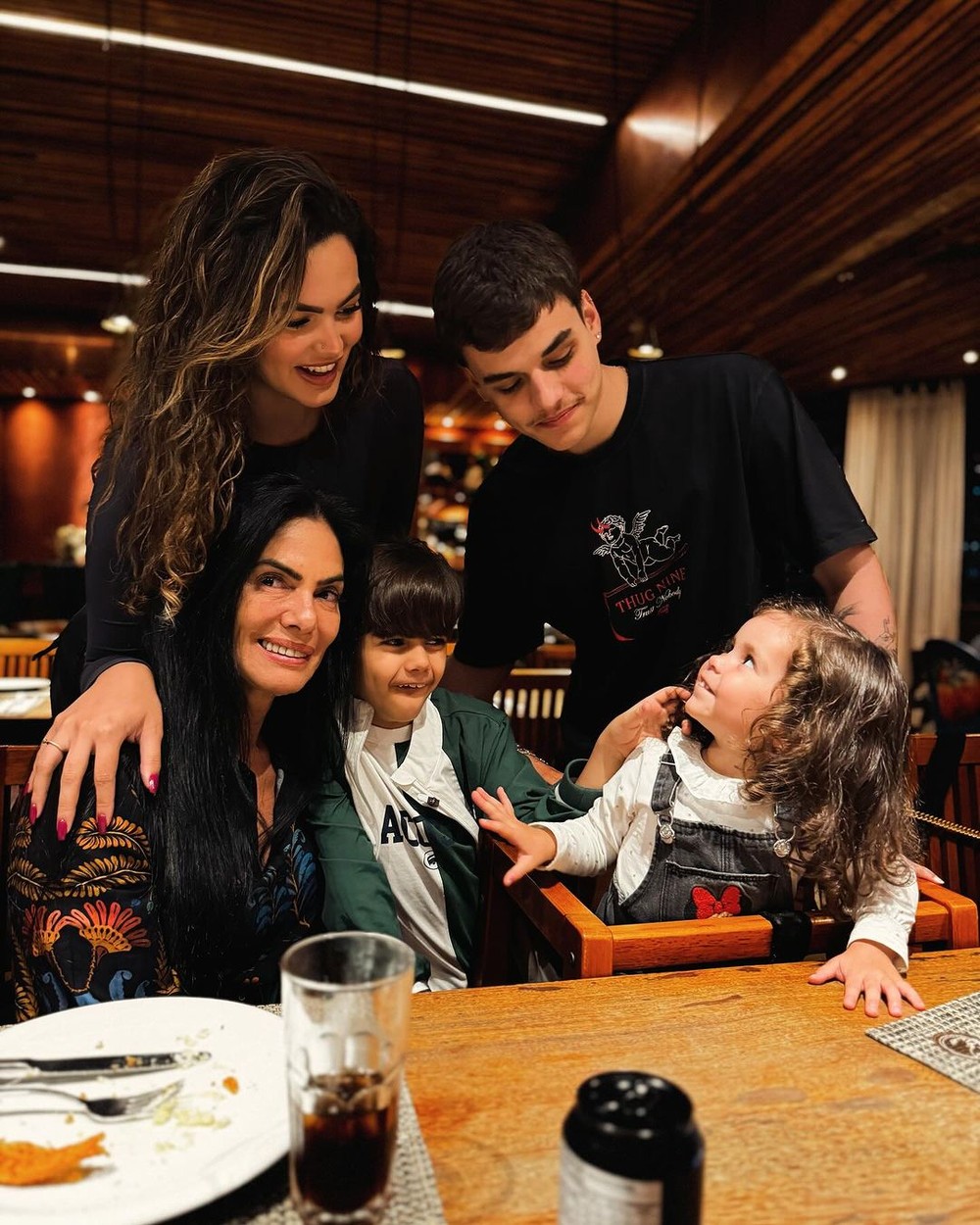 Mãe de Kelly Key surge em foto com netos e rouba a cena: 'Explicado ...