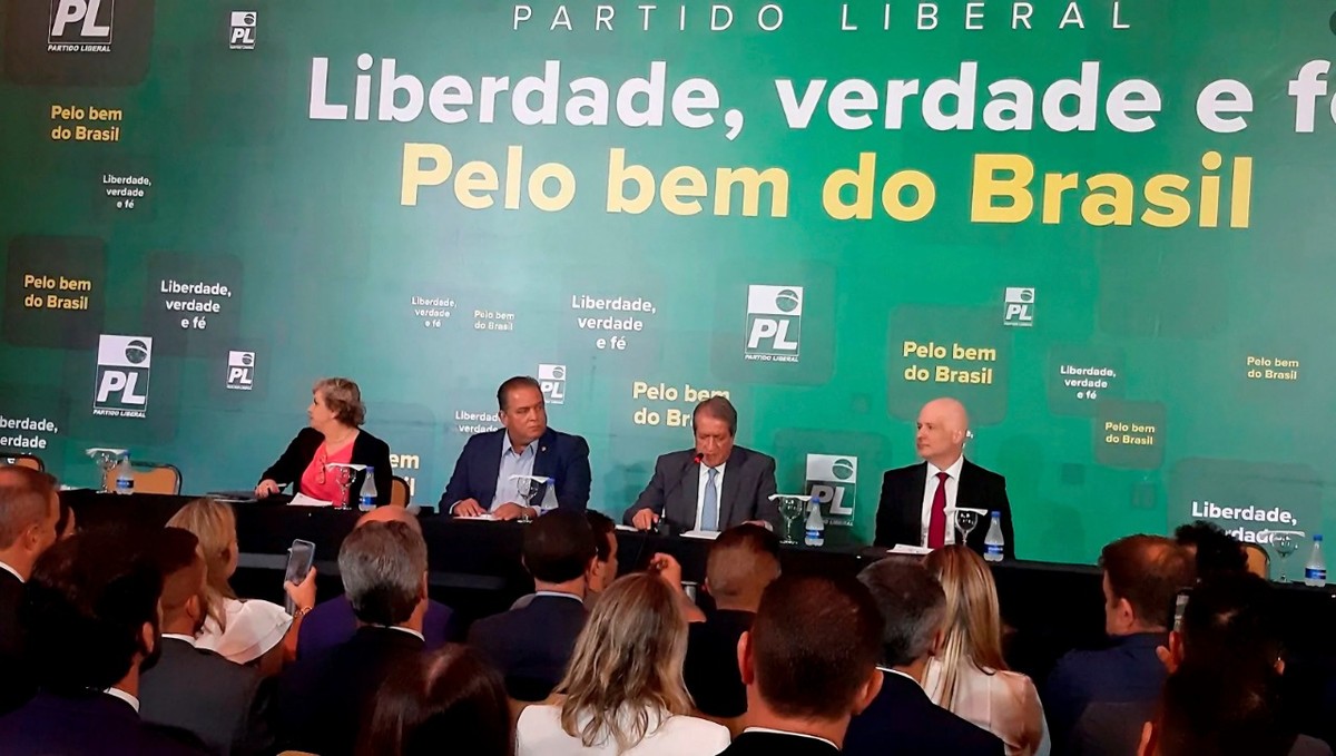 Presidente do PL anuncia oposição a Lula e lança Bolsonaro ao Planalto ...