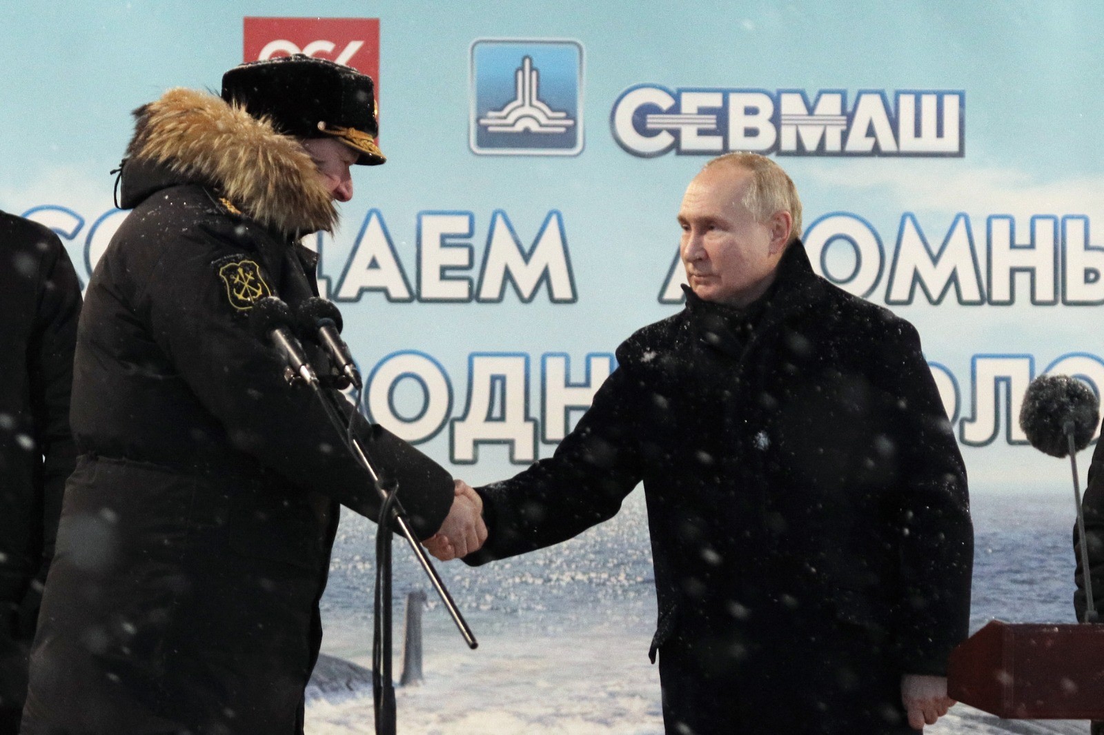 Rússia incorpora dois novos submarinos nucleares à sua frota, e Putin ...