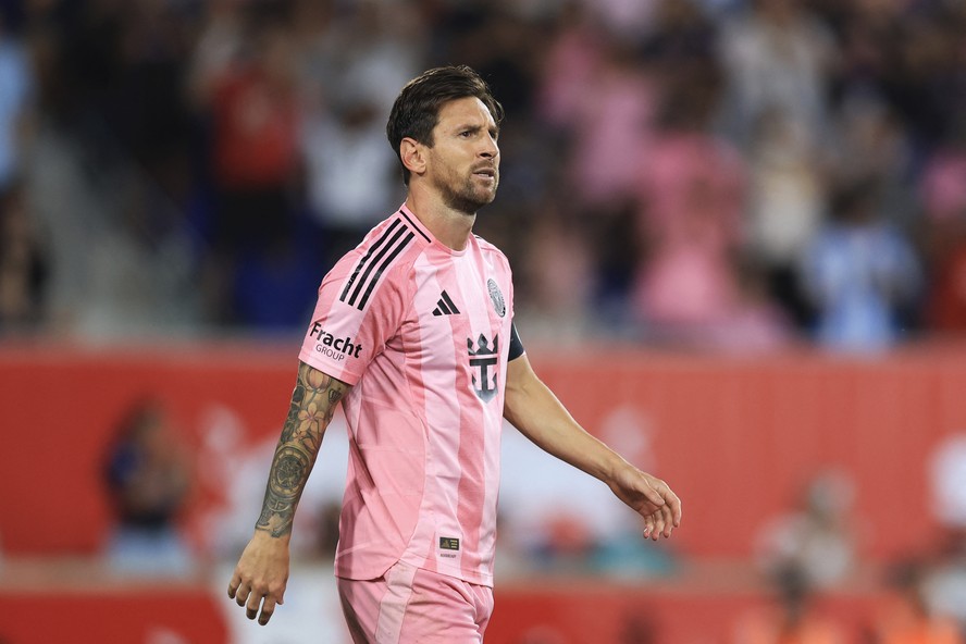 Messi ultrapassa Cristiano Ronaldo em estatística pela primeira vez ...