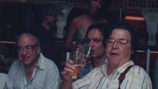 Filha de Hugo Carvana explica foto que viralizou, com o pai, Tom Jobim ...