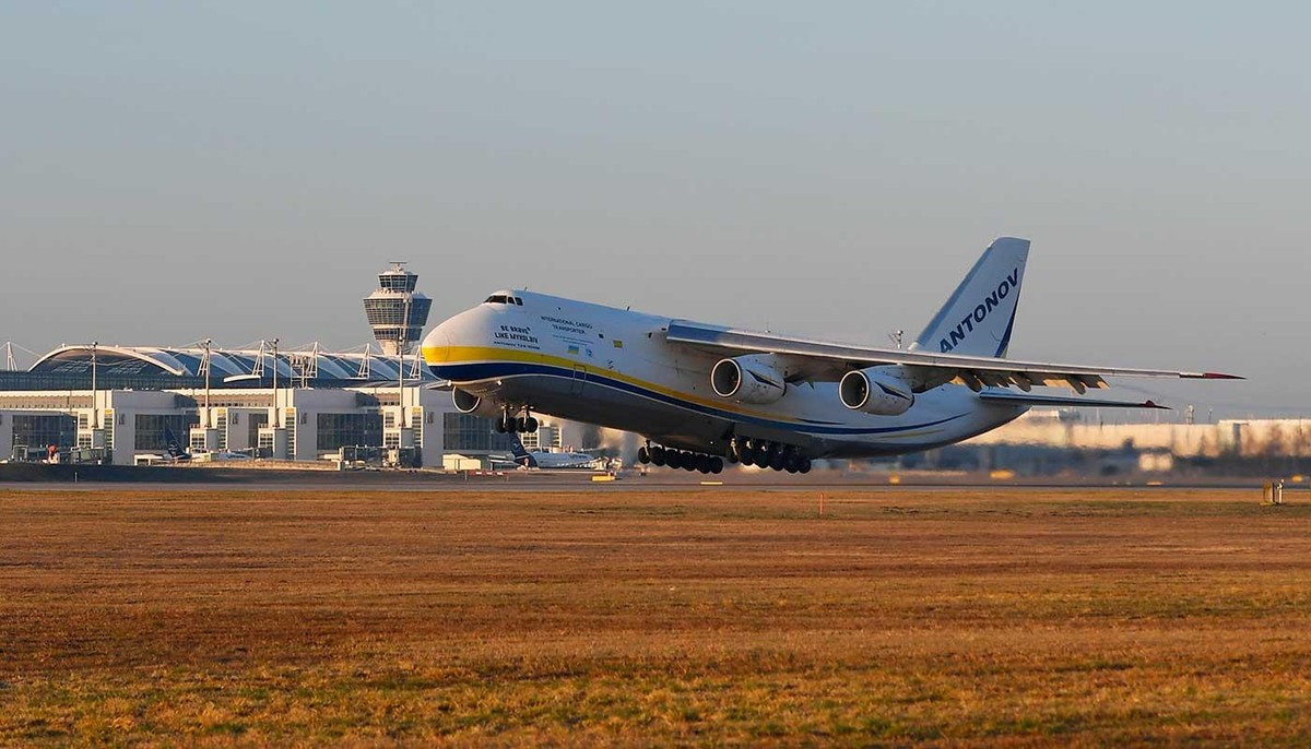 Maior avião de carga do mundo, Antonov AN-124 pousa hoje no Brasil ...