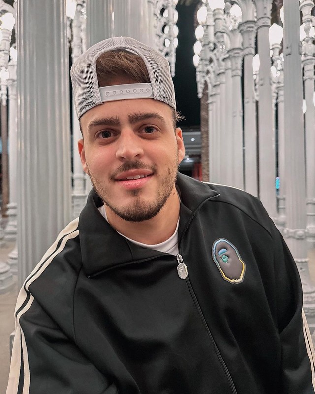 De onde vem a fortuna de Jon Vlogs, influenciador e criador de conteúdo ...