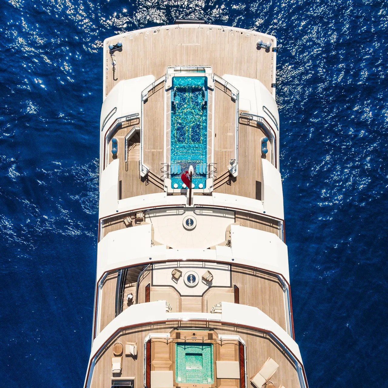 Palácio flutuante: conheça o superiate russo de R$ 1,1 bilhão ...