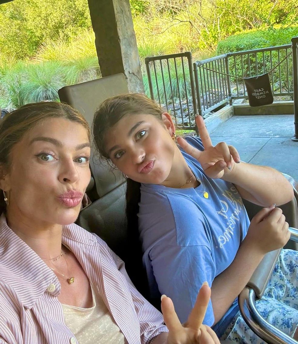 Grazi Massafera sai da dieta e se rende a lanches na Disney: 'Malho ...