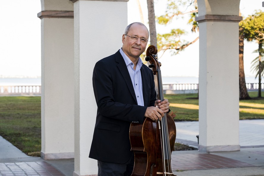 Morre o violoncelista Antonio Meneses, aos 66 anos