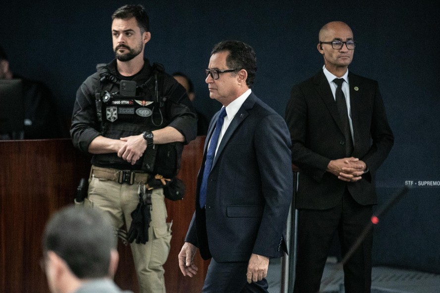 Ex-comandante da Marinha, Almir Garnier foi preso em academia
