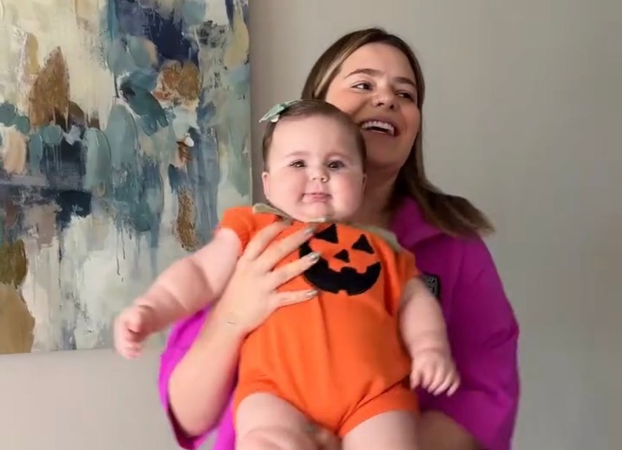 Viih Tube mostra Lua Di Felice fantasiada em clima de Halloween