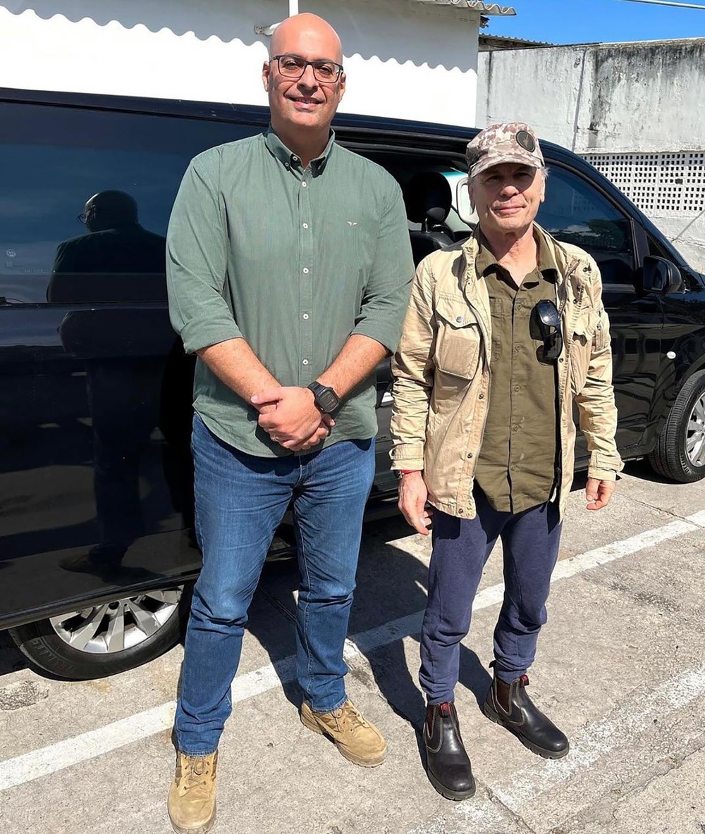 Policial de campo, titular da primeira delegacia em favela no Rio e fã ...