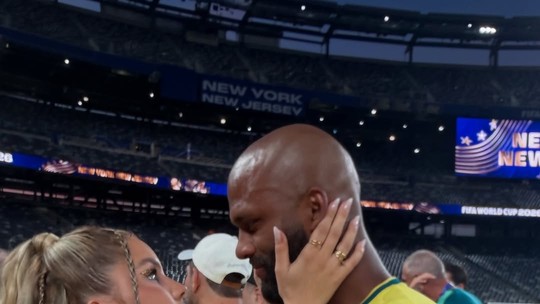 Mulher de Igor Thiago publica texto em apoio ao atacante após estreia ...