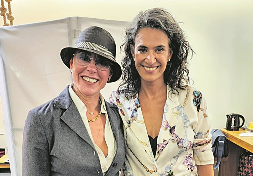 Christiane Torloni e Simone posam em bastidor de show, no Rio