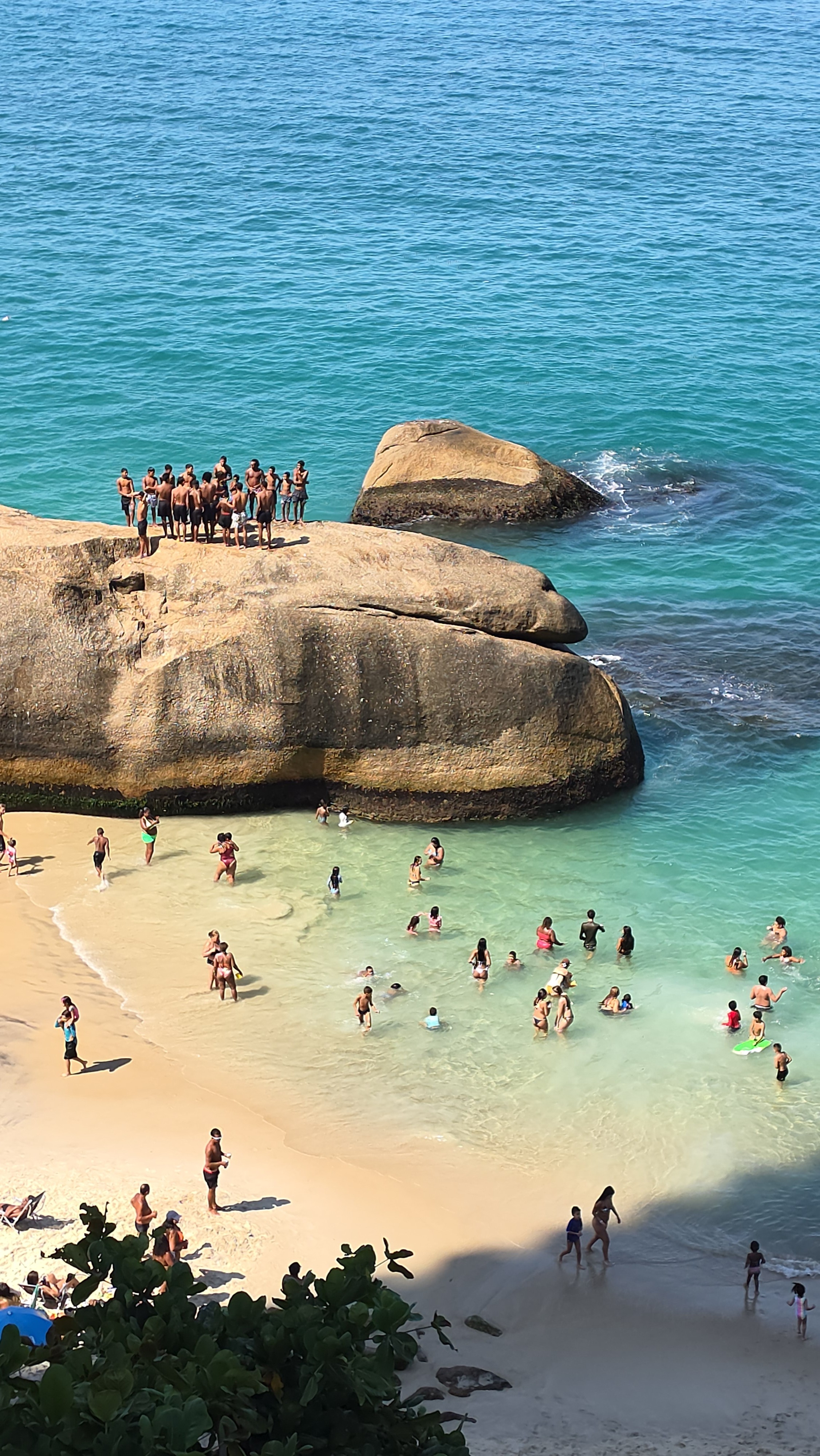 Fim de semana deve ser de calor e mar caribenho no Rio; veja a previsão