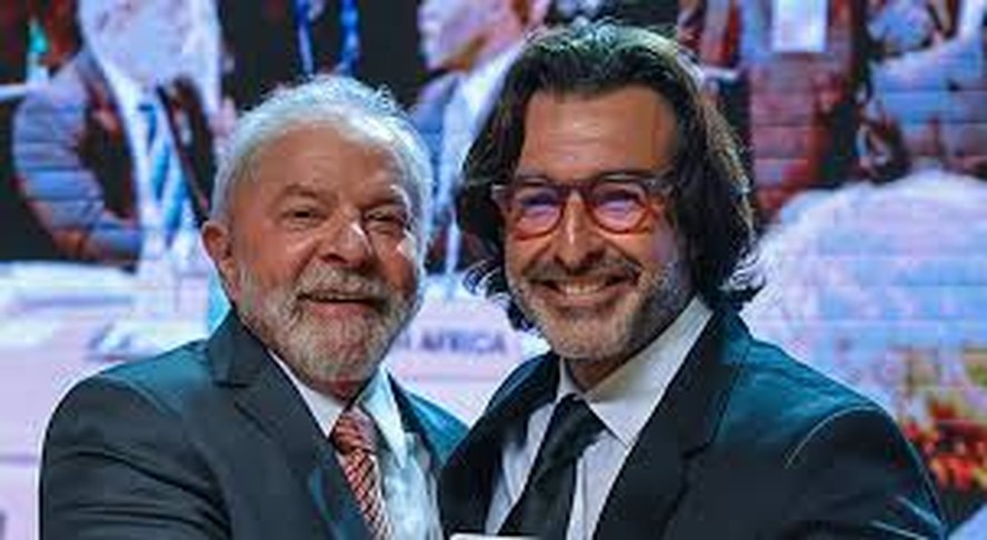 Sidônio vai manter Stuckert na Secom