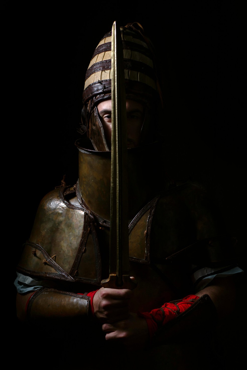 Vinho antes da batalha e proteção de 23kg: soldados testam armadura ...