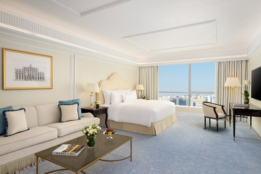 Piscina de borda infinita, jacuzzi e restaurantes de luxo: conheça o ...