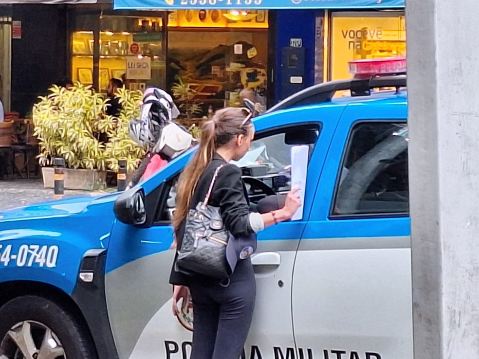 Delegada diz que caso de mãe e filha que moram em McDonald's no Leblon há quase três meses 'é ...