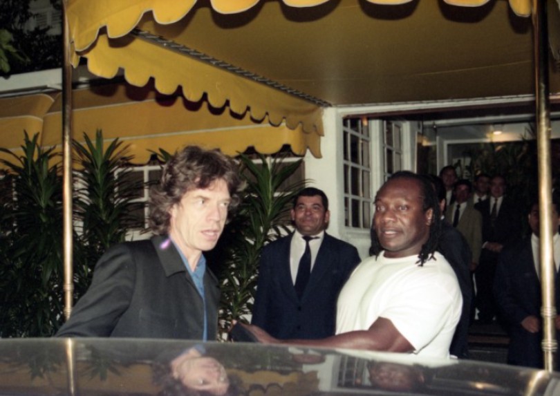 Mick Jagger: Astro do Rolling Stones passou dia em uma prisão de Niterói