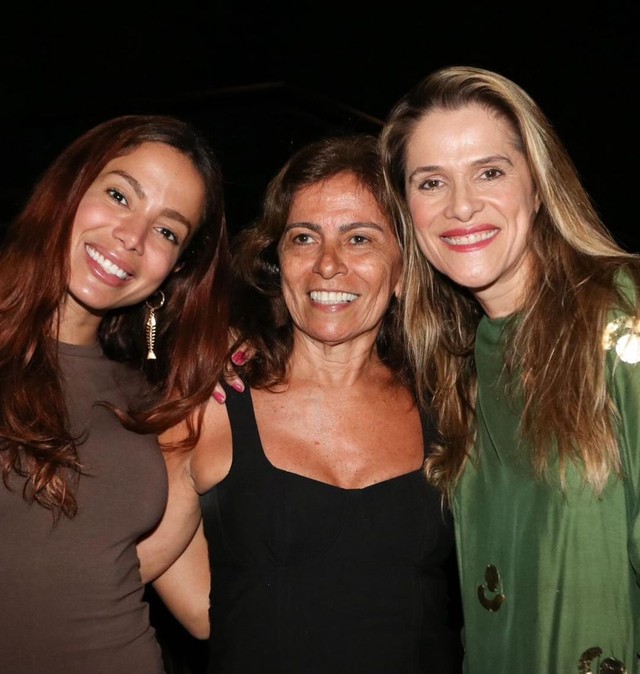 Anitta leva Lexa, Pocah e família para assistir a filme com Tatá ...