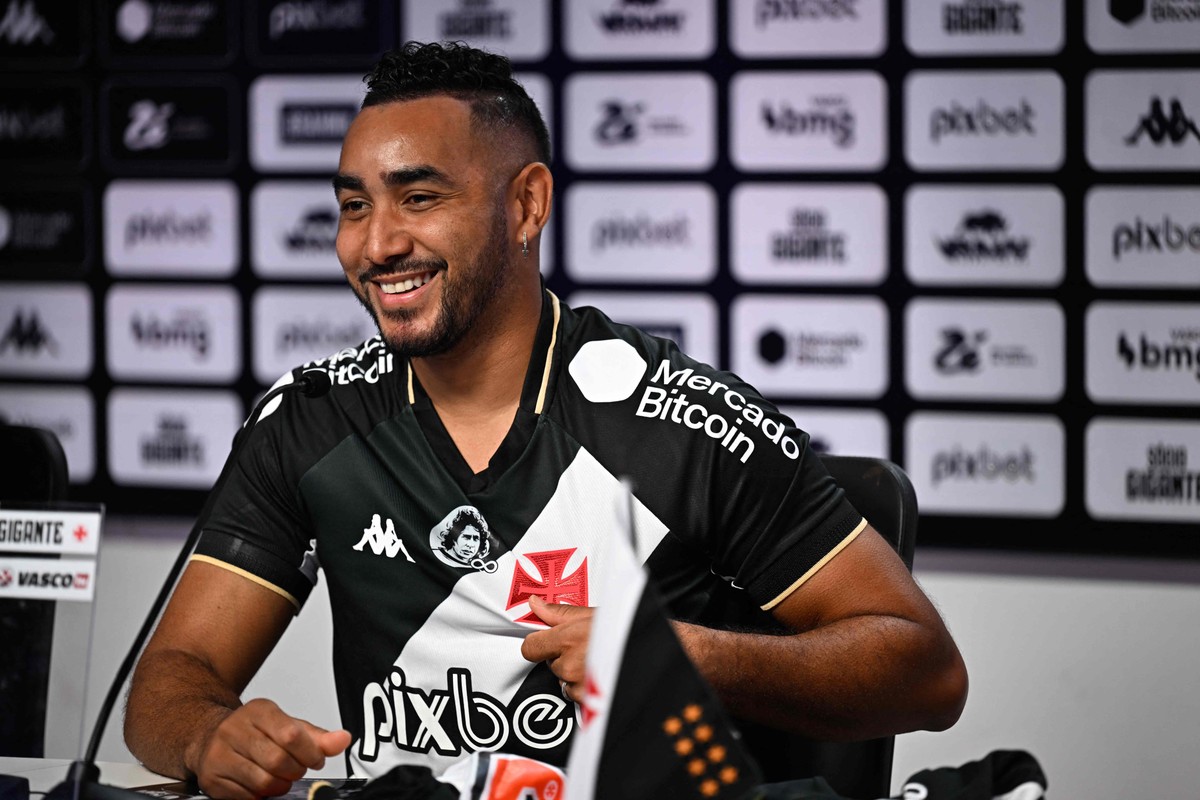 Efeito Payet: Vasco pede envio urgente de camisas para Europa após ...