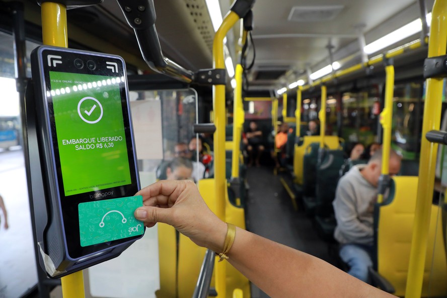 Fim do pagamento em dinheiro nos ônibus: secretário de Transportes ...