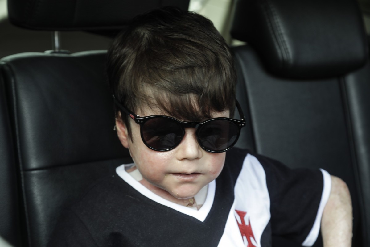 Menino Gui, que acordou do coma, visita o Vasco para 'passar energia ...