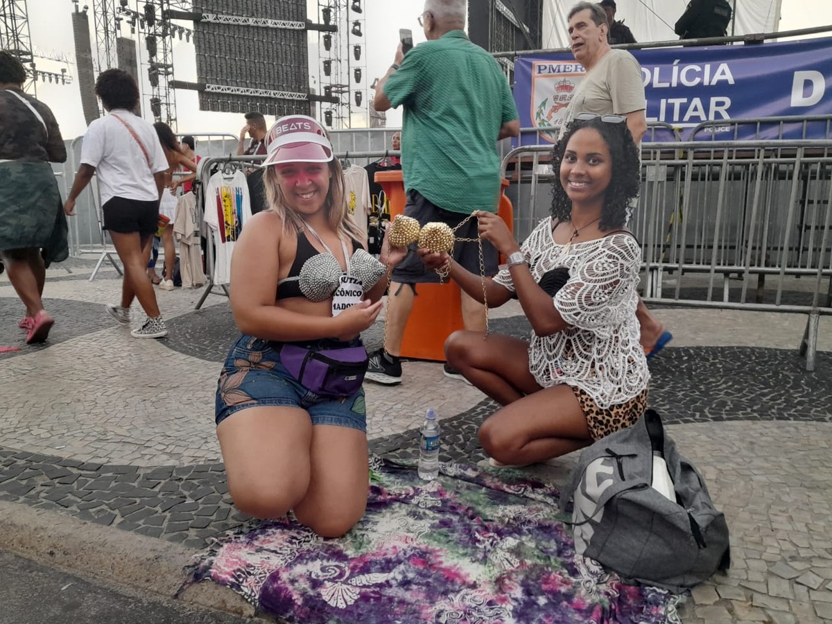 Top De ‘peitinho Sensação Do Megashow Ainda é Vendido No Calçadão De Copacabana