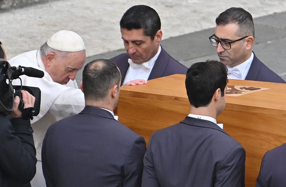 João Paulo II e Bento XVI: como foram os últimos funerais papais?