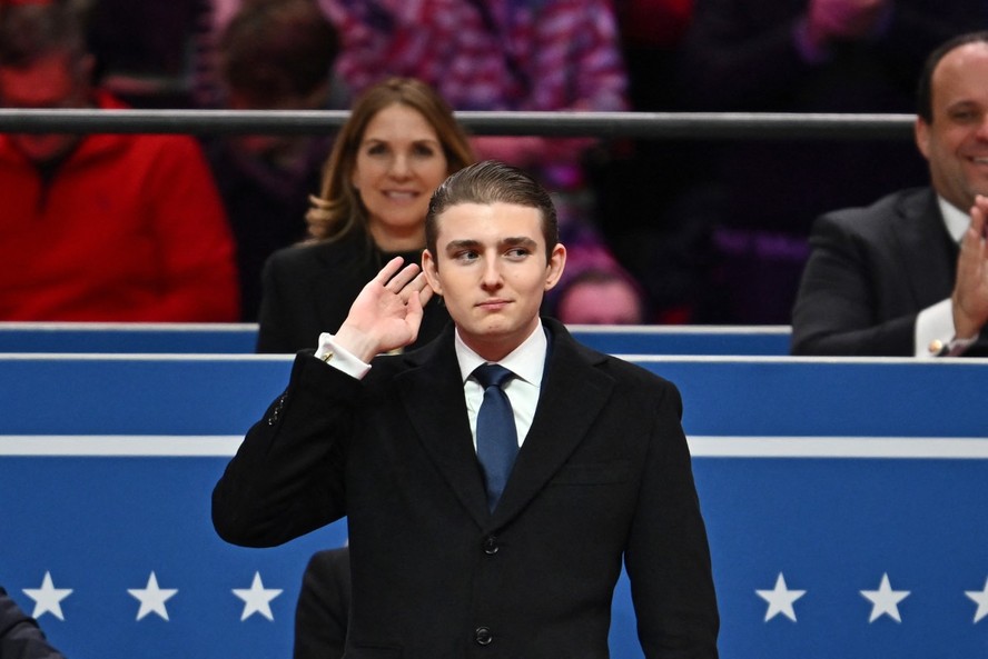 Filho mais novo de Donald Trump faz aulas para suavizar sotaque ...