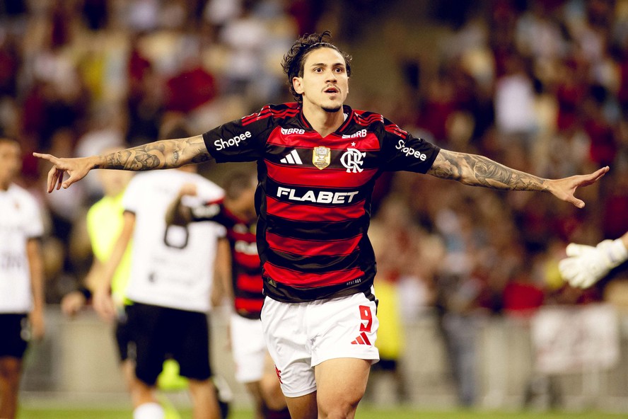 Pedro chega a 300 jogos pelo Flamengo; veja números e títulos