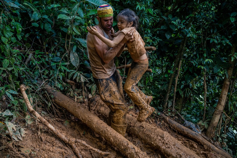Ao vivo da selva de Darién: migrantes viram influenciadores nas redes ...