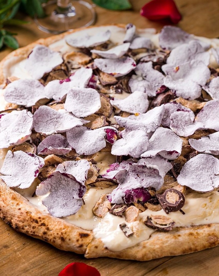 ‘Bizarrice gastronômica'? Pizza de pudim impressiona clientes e divide ...