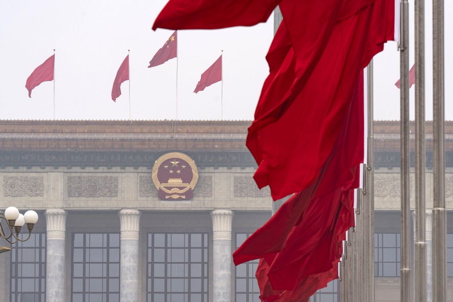 China pede meio-termo, defende diálogo com os EUA mas diz que, sem ...