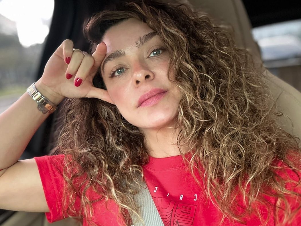 Quem é Fabíola de Andrade? Esposa do bicheiro Rogério de Andrade é a nova rainha da Mocidade