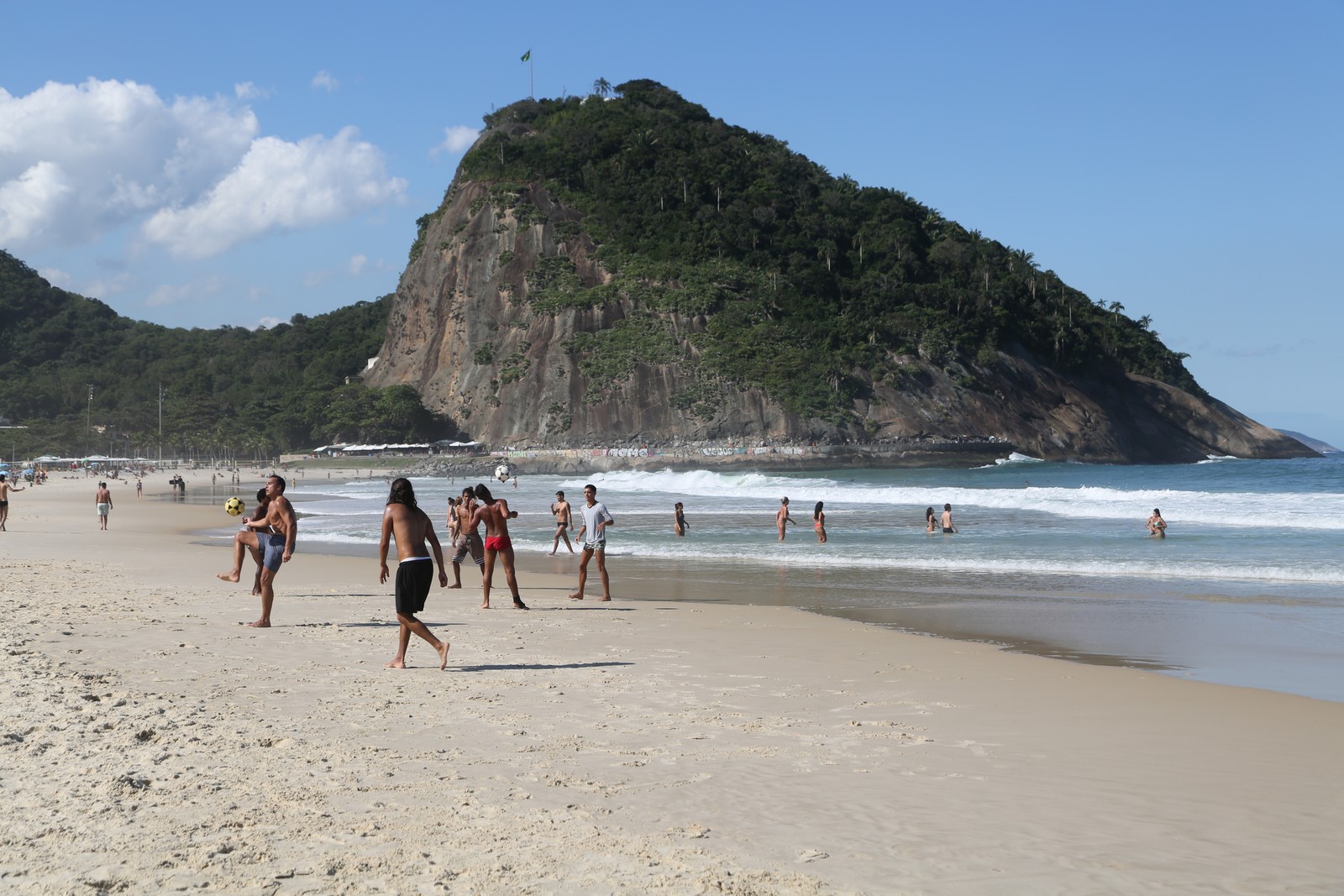 Rio tem primeiro sábado após a volta do calorão com praias lotadas e ...