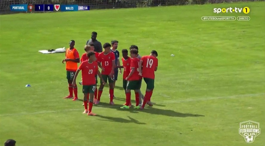 Cristiano Ronaldo Jr. marca seu primeiro gol pela seleção sub-16 de ...